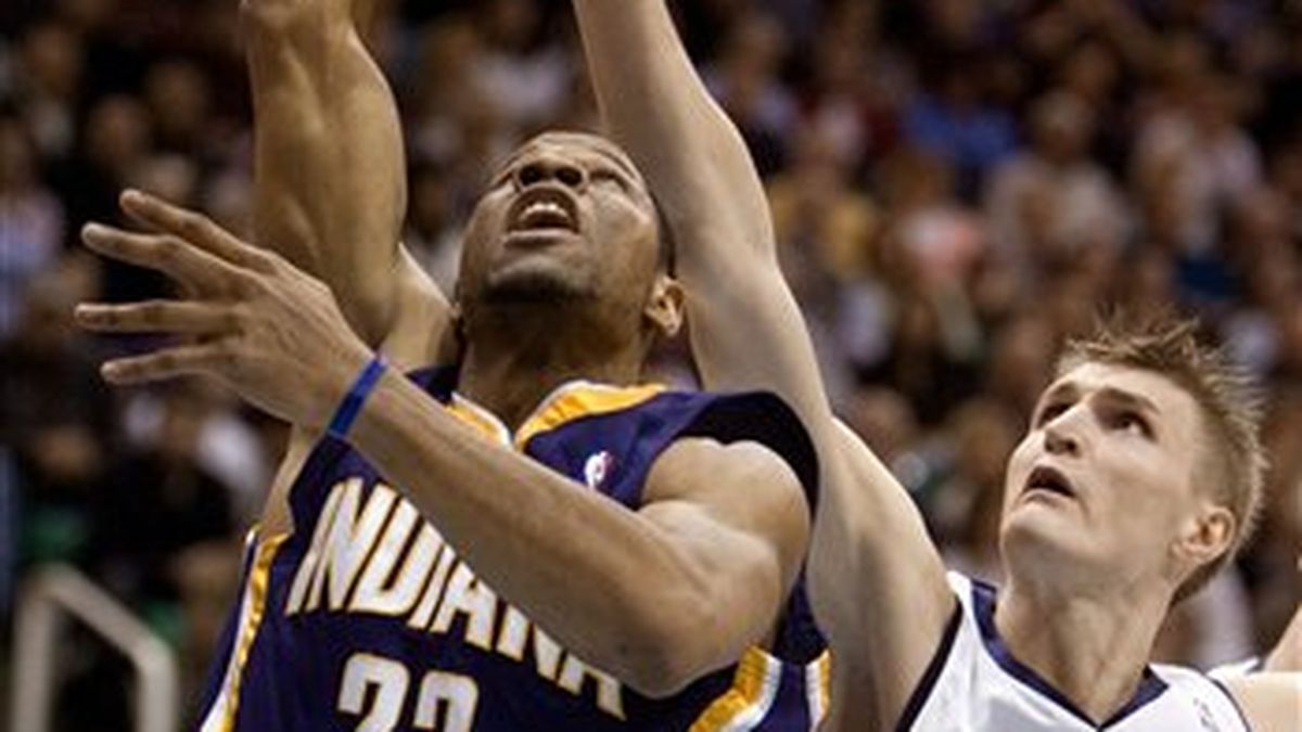 NBA: Okur y Outlaw alcanzan sus mejores marcas en puntos