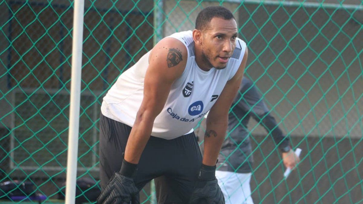 Eric Hughes en el radar de porteros en la selección de Panamá