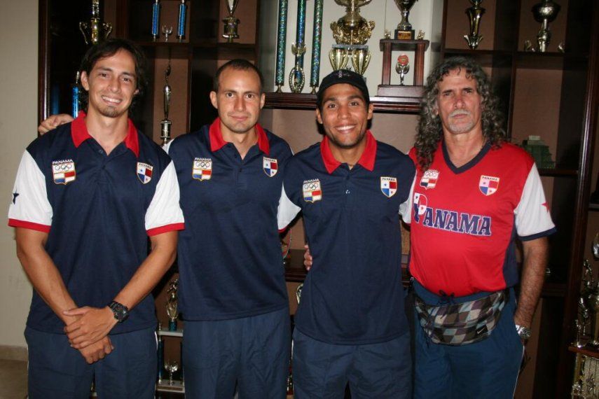 Edgar Crespo e Ismael Ortíz en finales de la natación bolivariana