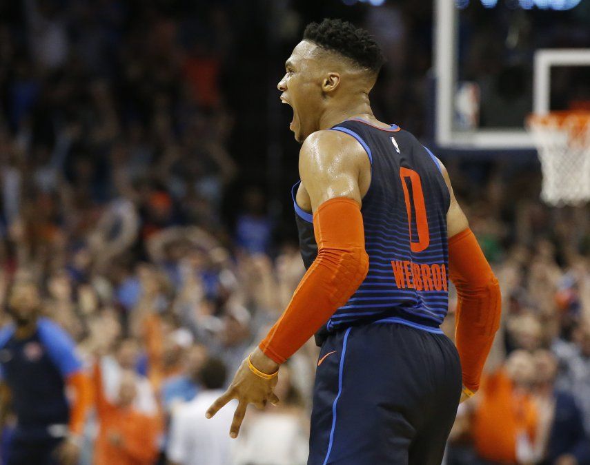 George logra triple clave; Thunder supera a Rockets