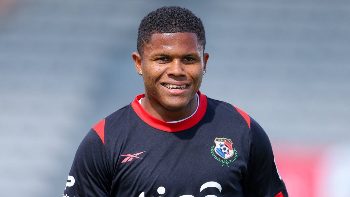 Kahiser Lenis se queda en la grada para el Guatemala vs Panamá