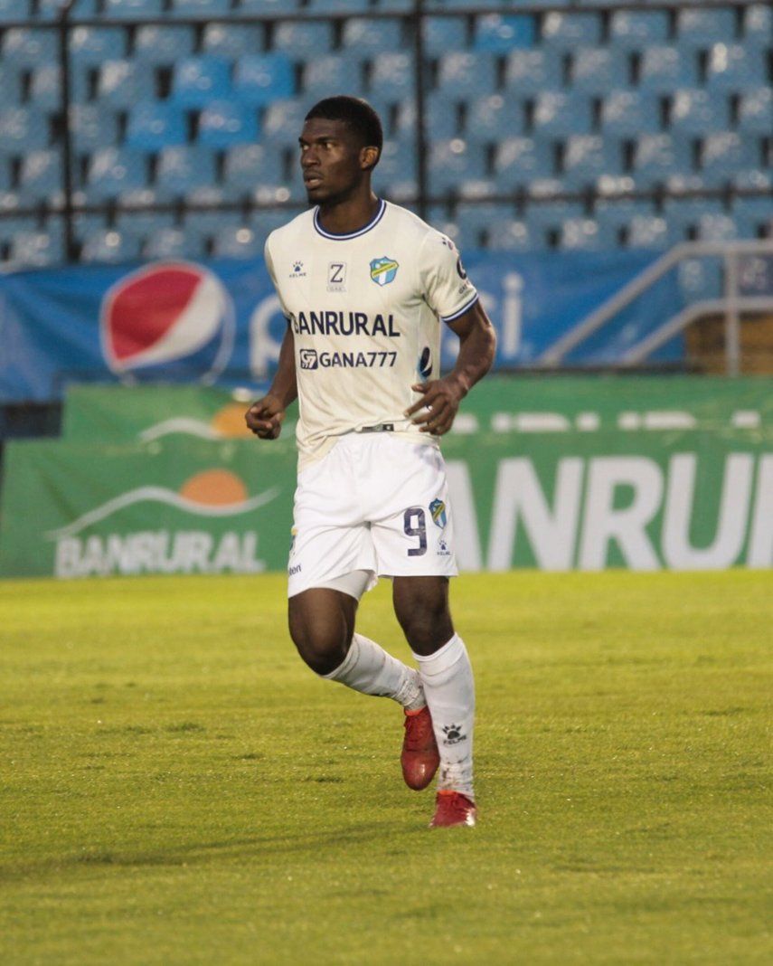 Azarías Londoño vuelve al Comunicaciones tras su paso por Portugal