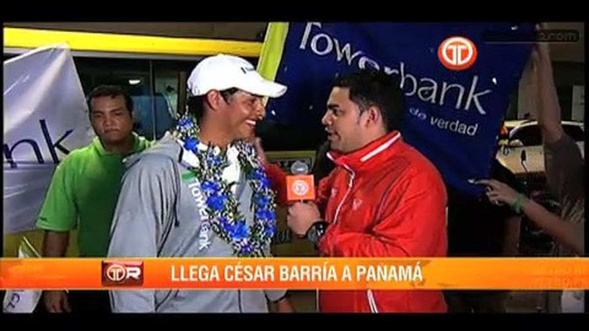 César Barría llega a su país tras nadar el Canal de Santa Bárbara