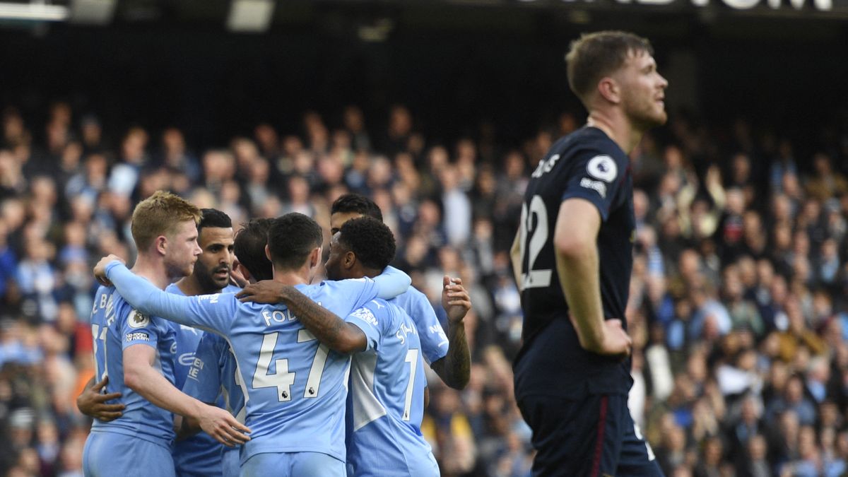 Manchester City aguanta el ritmo y el United no reacciona Manchester City aguanta el ritmo y el United no reacciona