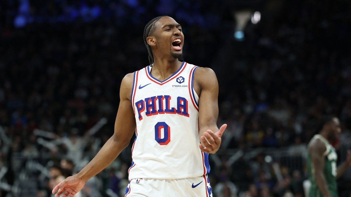 NBA: Tyrese Maxey no volverá a la temporada tras lesión en el dedo