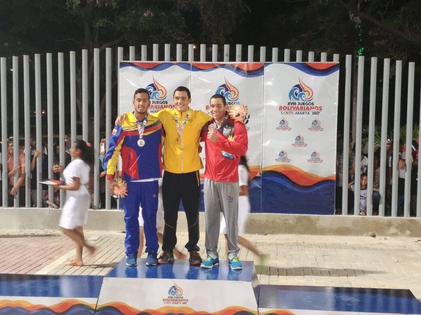 Edgar Crespo gana bronce en 100 pecho de los Bolivarianos