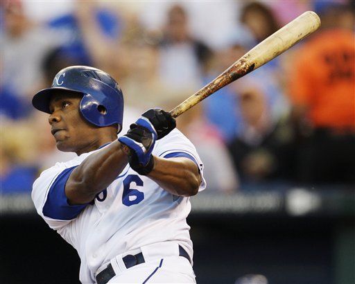 Reales enví­an a José Guillén a los Gigantes