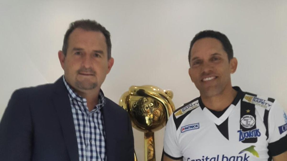 Mike Stump nuevo técnico del Tauro