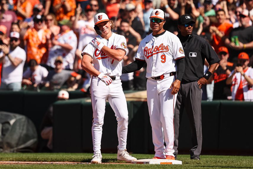 MLB: Novato estrella Jackson Holliday conecta su primer imparable con ...