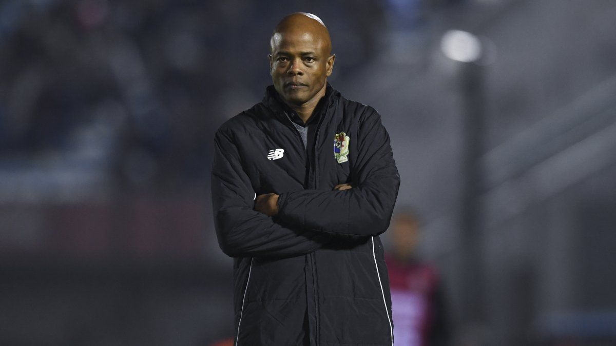 El PSG celebra el cumpleaños de Dely Valdés