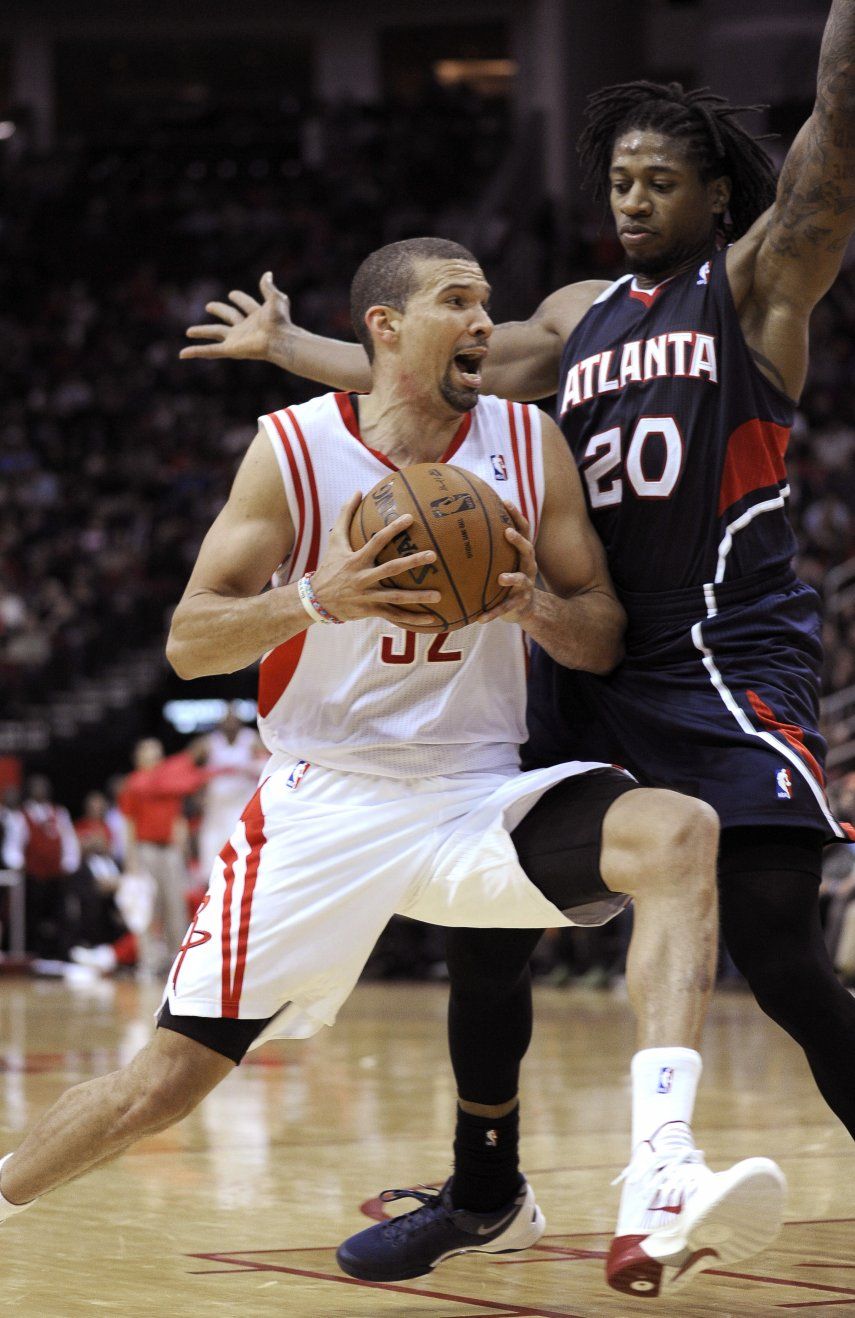 García luce en la victoria de Rockets sobre Hawks