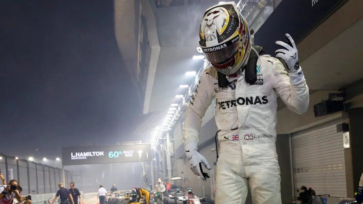 Lewis Hamilton lidera primera sesión de entrenamientos del GP de Singapur