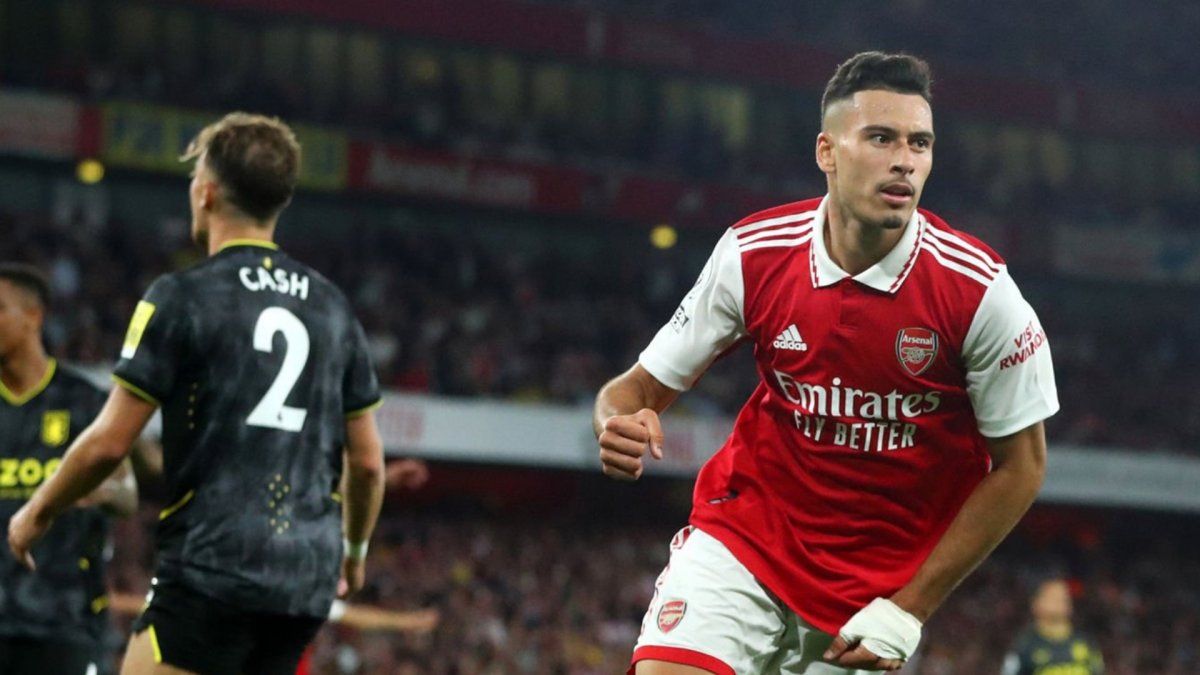 Arsenal sigue invicto y Liverpool gana sobre la hora en la Premier League
