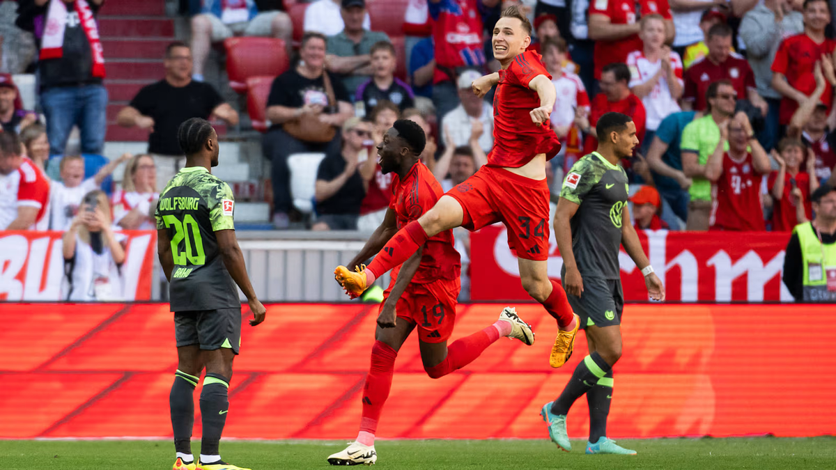 Bayern Múnich sumó de tres ante el Wolfsburgo tras eliminación en Champions