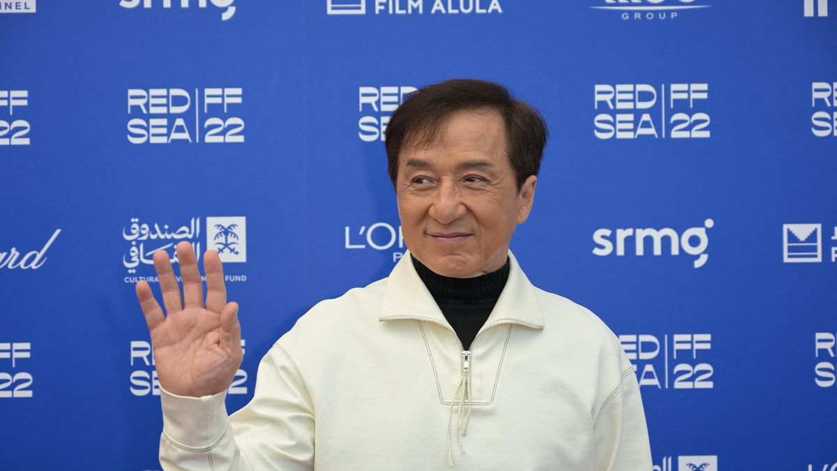 El actor chino Jackie Chan portará la llama paralímpica en París 2024