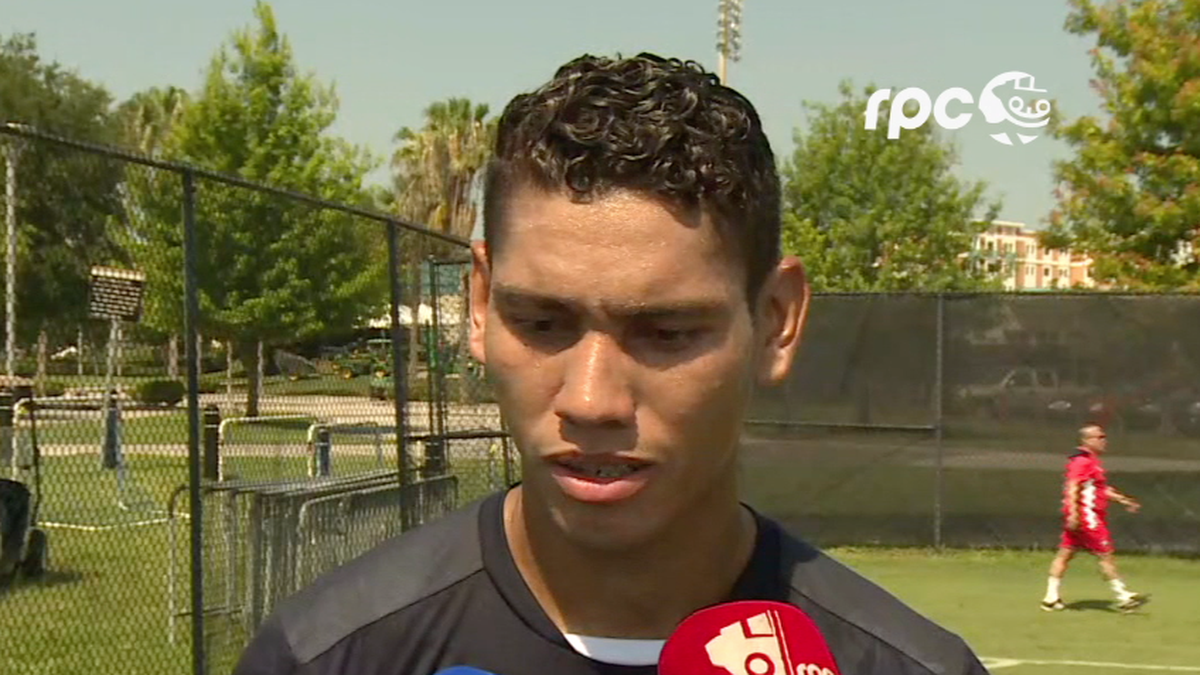 Pimentel llega a los 25 y celebra con la selección